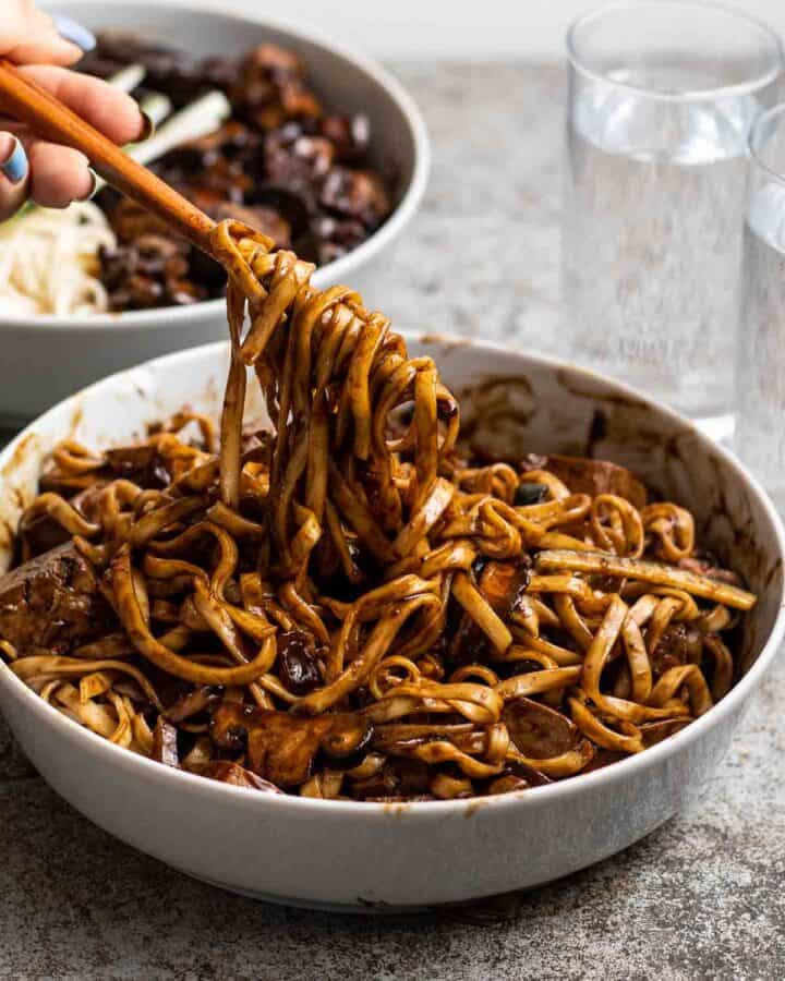 Vegan Jajangmyeon (Korean black bean sauce noodles) – My Plantiful Cooking